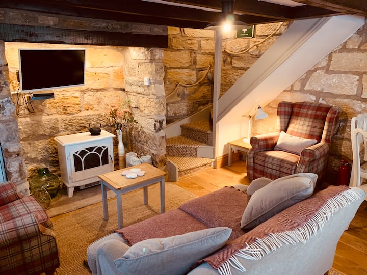 Cosy 400yr Old Cottage, Centre Of Whitby, Sleeps 6 - Whitby