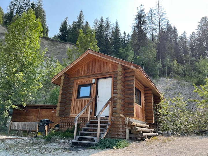 Alpenrose ,Tiny Wood , Hottub, Mountain Views - Golden