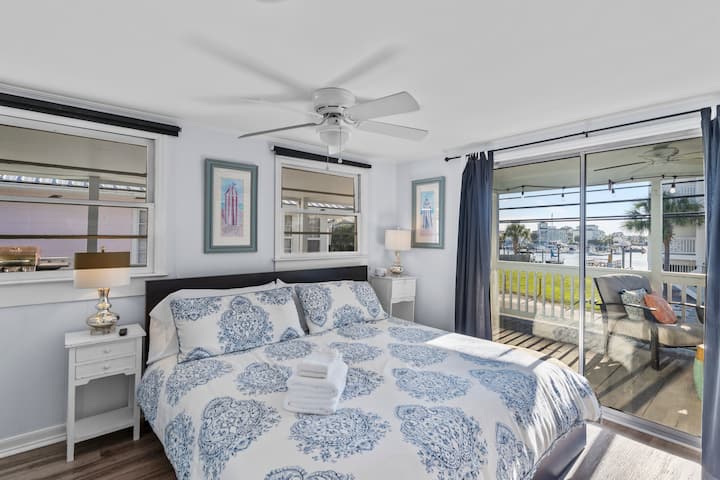 100 Yards To Beach & Canal Views! Linens Included. - Carolina Beach, NC