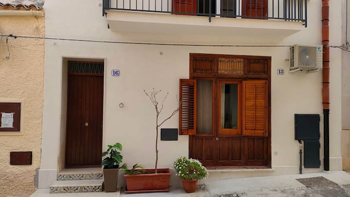 Casa Vacanze Gloria - Appartamento A Piano Terra - Castellammare del Golfo