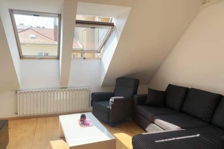 Cozy Apartment, Separate Bedroom & Free Parking - Budapest