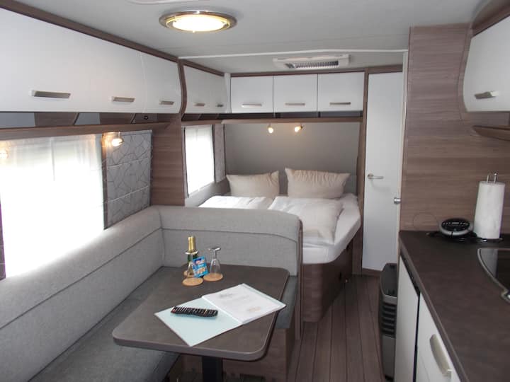 Mietwohnwagen Mit Doppelbett Für 2 Personen - Finnentrop