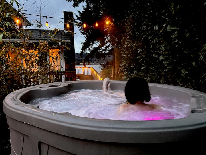 Chico Bay Inn Garden Suite: Hot Tub•kayaks•beach - Silverdale, WA