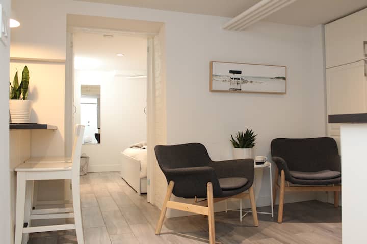 Private & Central  Apartment- Close To Downtown - Toronto