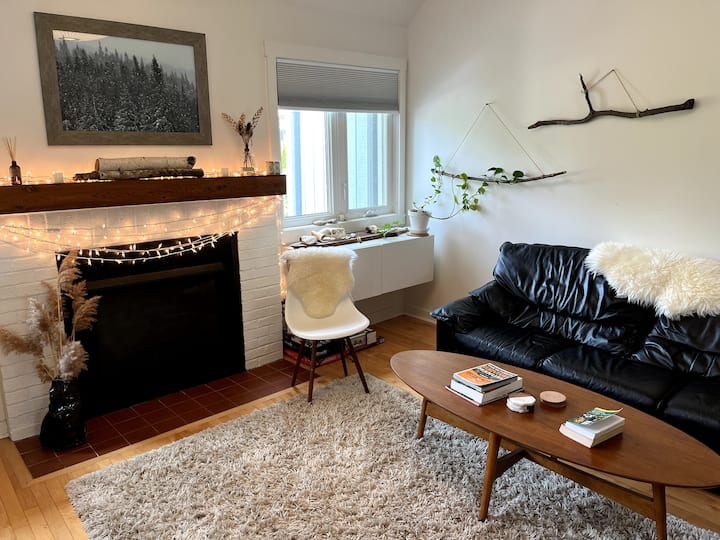 Beautiful Open Space!  3br Condo Cranberry Village - Collingwood
