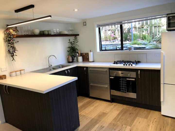 Spotlessly Clean & Convenient, Now With Sauna! - Queenstown