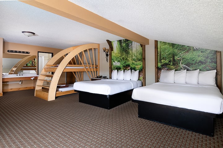 Natura Two Queens Room With Bunk Beds - Wisconsin