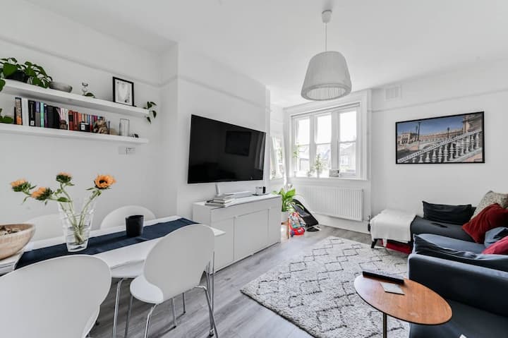 Two Double Bedroom Bright Apartment - Chingford