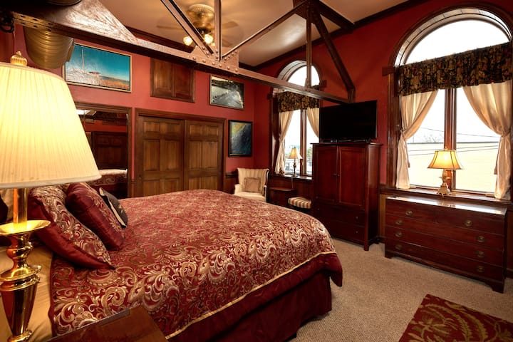 The Admiral's Suite W/ Luxury Bathroom & Hot Tub - Morehead City, NC