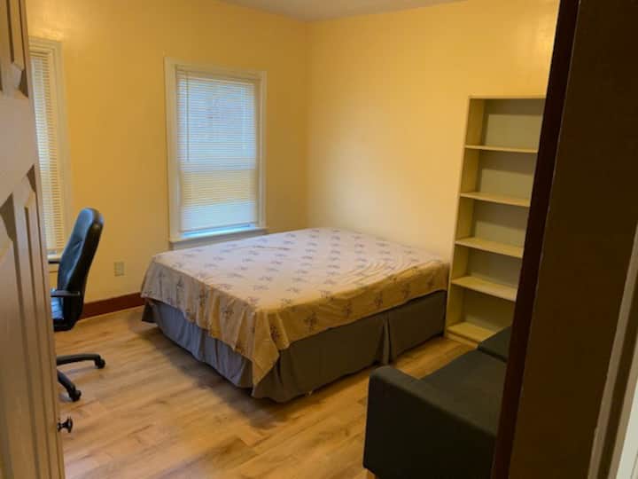 Furnished Bedroom Near Yale Science Park - New Haven, CT