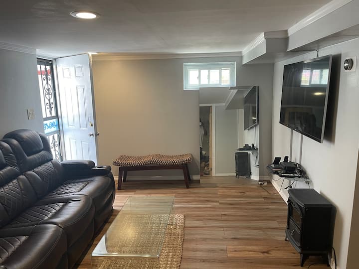 Free Parking, Coffee At Elegant Elmont Suite - New York City