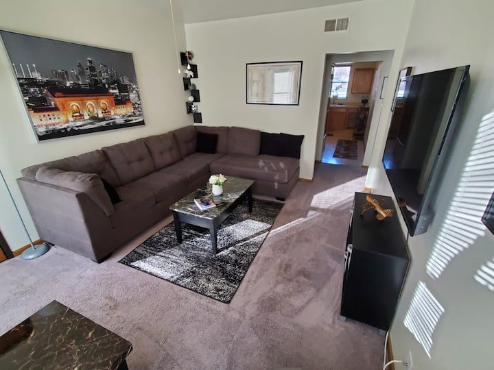 Cozy Crossroads Apartment - Kansas City