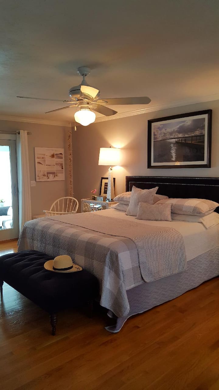 Ahhqua B&b: The Sand Dollar Suite - Pembroke, MA
