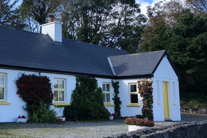 Bright And Cosy Cottage By The Sea  In Rosmoney - Westport