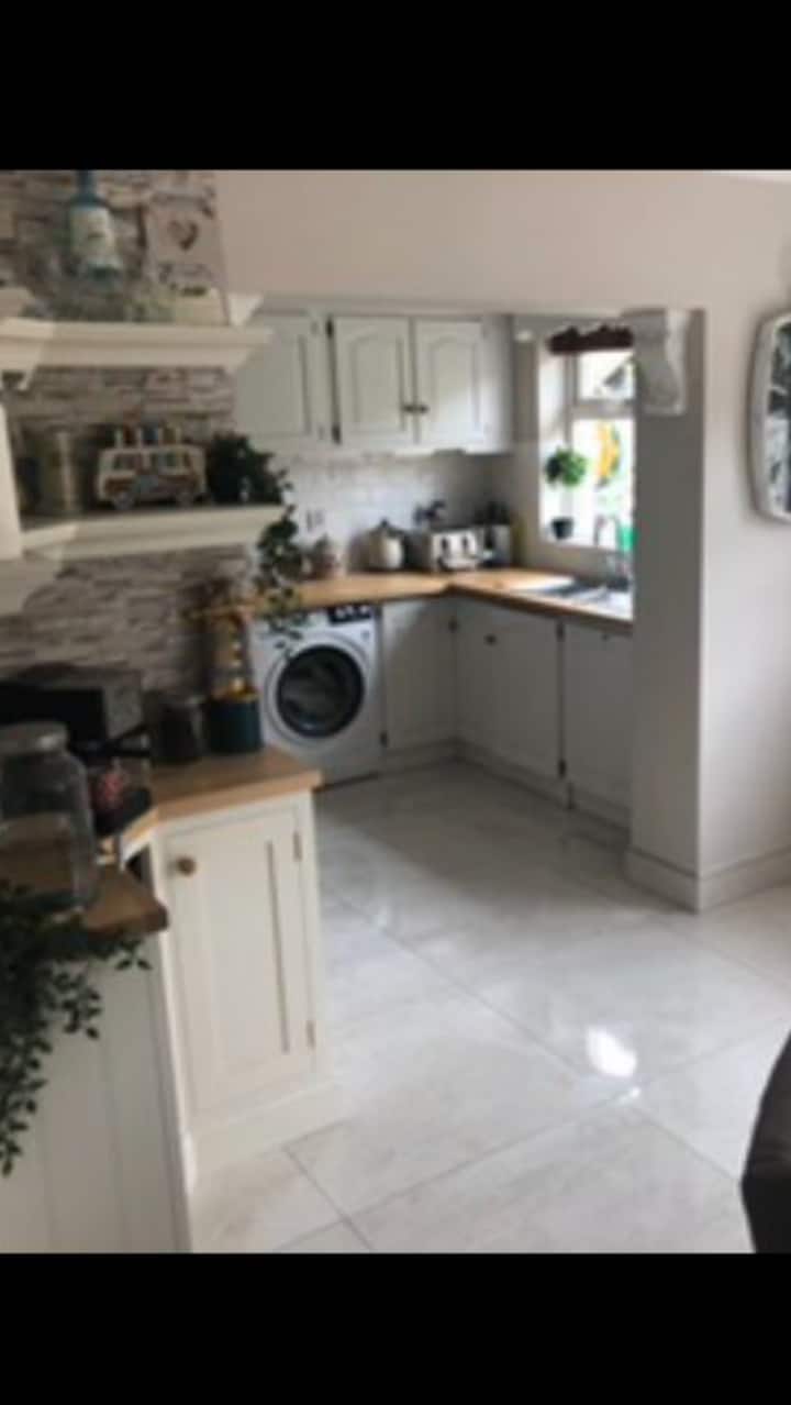 Stylish Private Home With Outdoor Eating Area - Kilkenny
