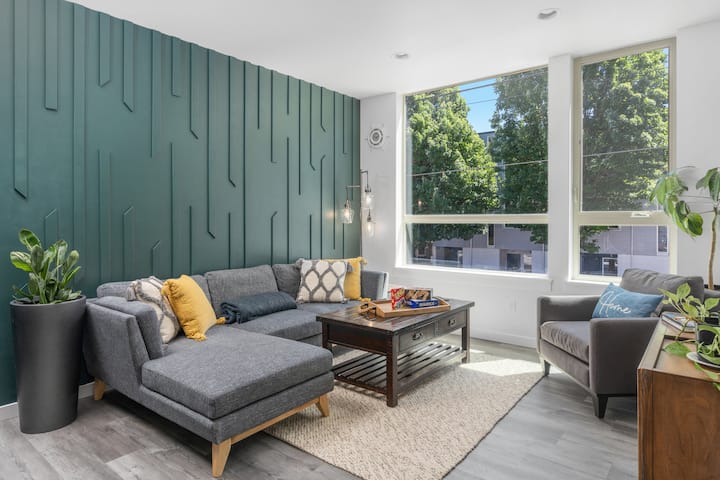 Skyline Serenity: Rooftop Near Dt Seattle &Airport - Seattle, WA