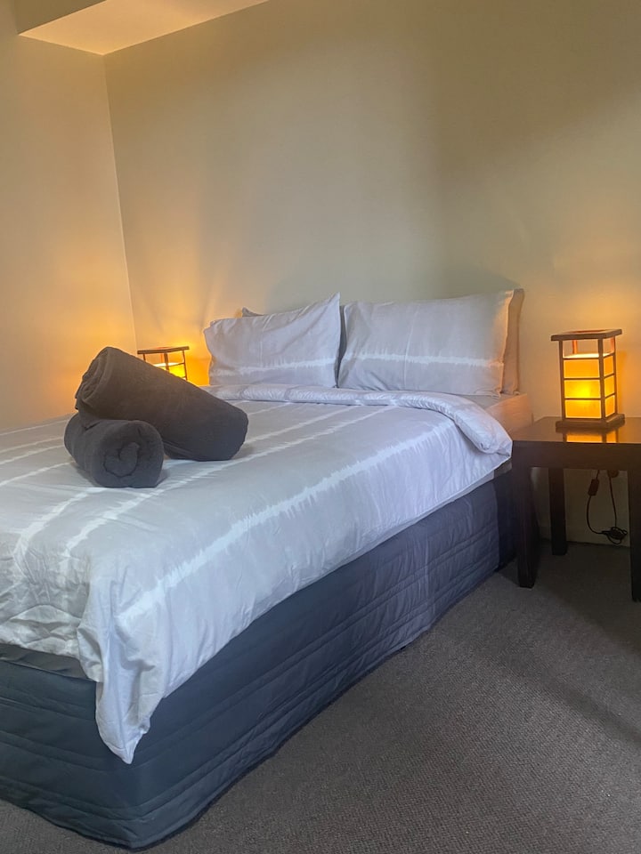 City Lights Apartment - 2 Bedrooms, Free Parking - Melbourne