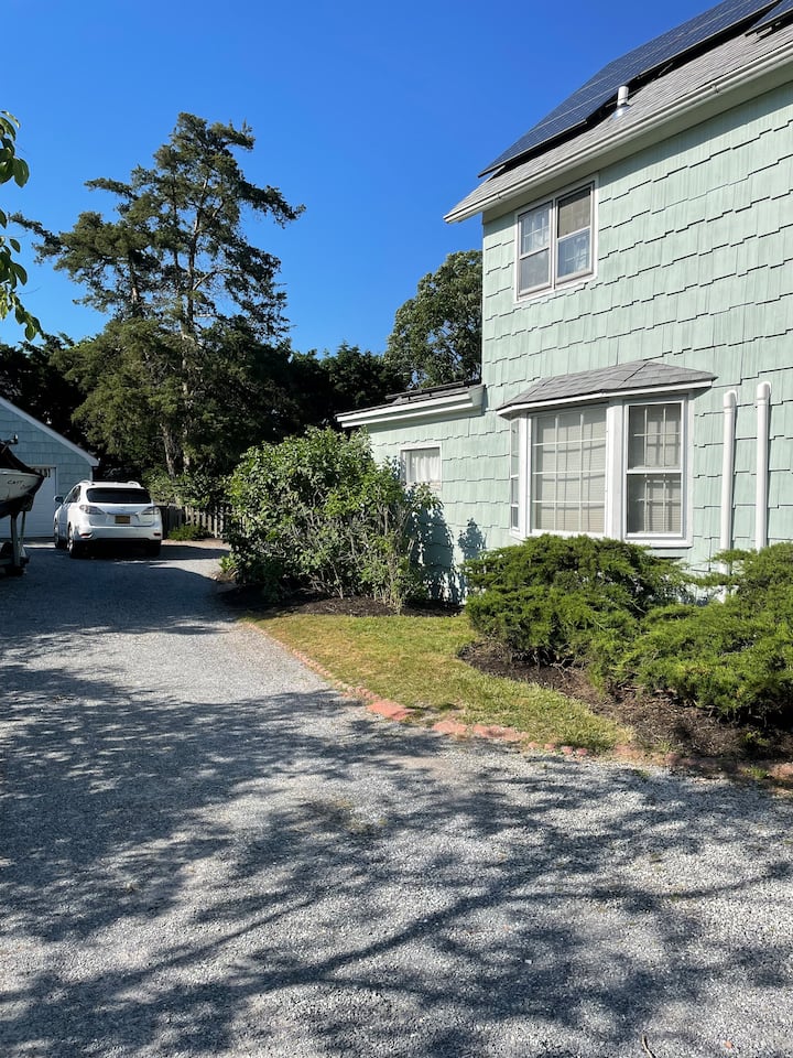 Holidays In The Hampton! 2br Getaway W/xmas Tree - Hamptons, NY