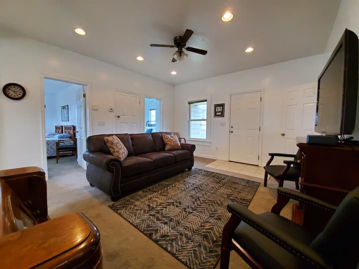 Kit Carson Cottage Get-away.  Great Ogden Location - Ogden, UT