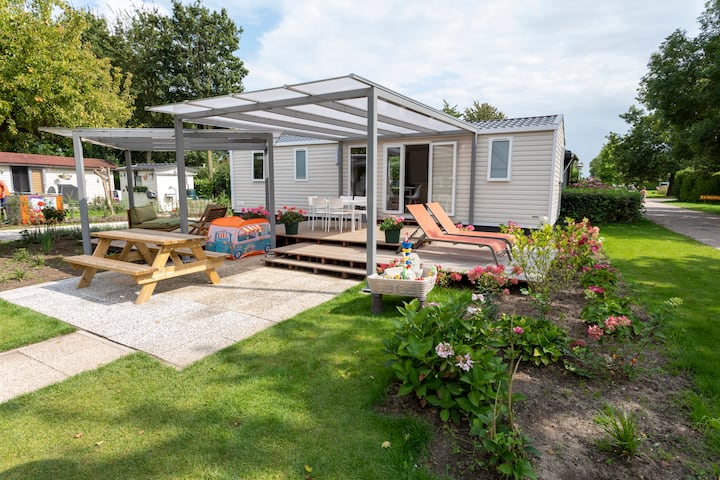 Chalet Au Bord De L'eau Dans Un Camping Familial - Netherlands