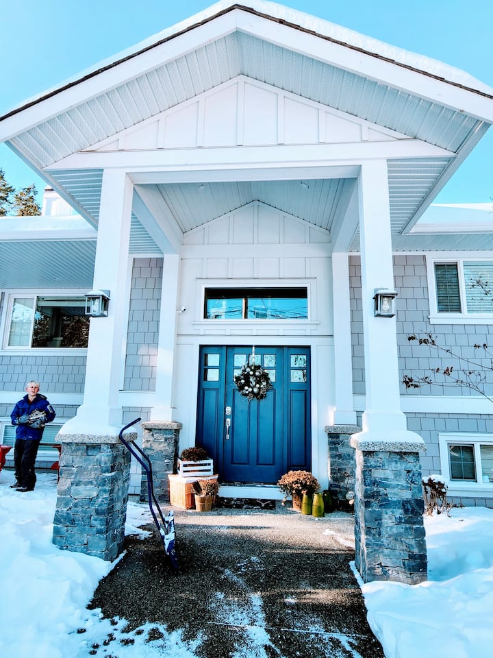 1 B/b By Wineries & Gardens - North Saanich