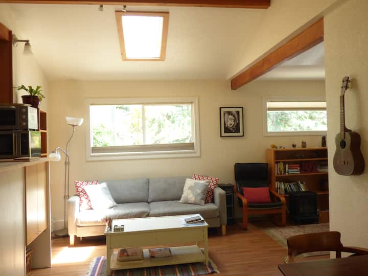 Sweet, Sunny Studio & Private Patio - Sebastopol, CA
