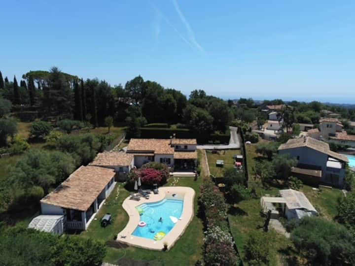 Studio En Villa Zen Repos
Piscine Jacuzzi - La Gaude