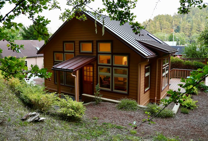 Ferndale Picturesque Cottage. - Ferndale, CA