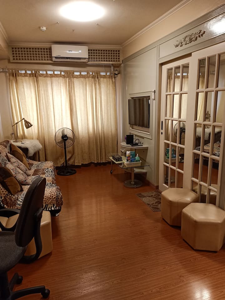 Well-kept Condo-eastwood, Qc W/ Hi-speed Internet - Quezon City