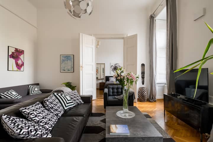 Grand Eliza - Prime Location | 100+ Sqm | A/c - Budapest