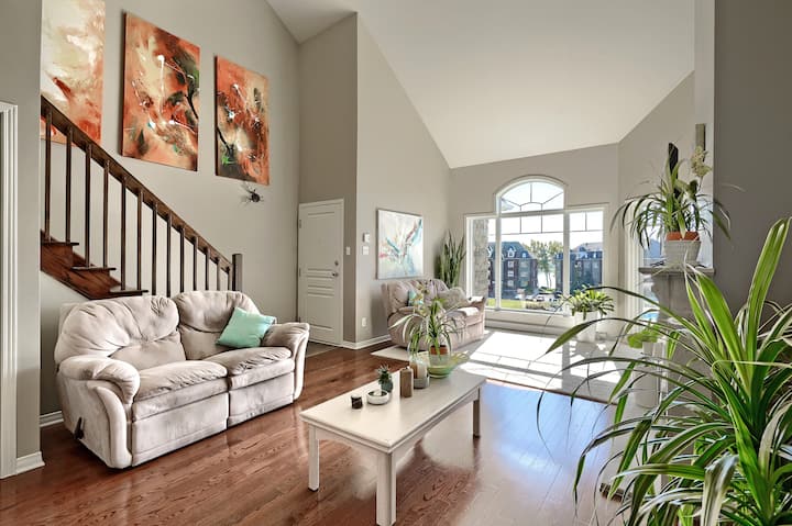 Splendide Condo Vue Sur L’eau Et Des Activités! - Brossard