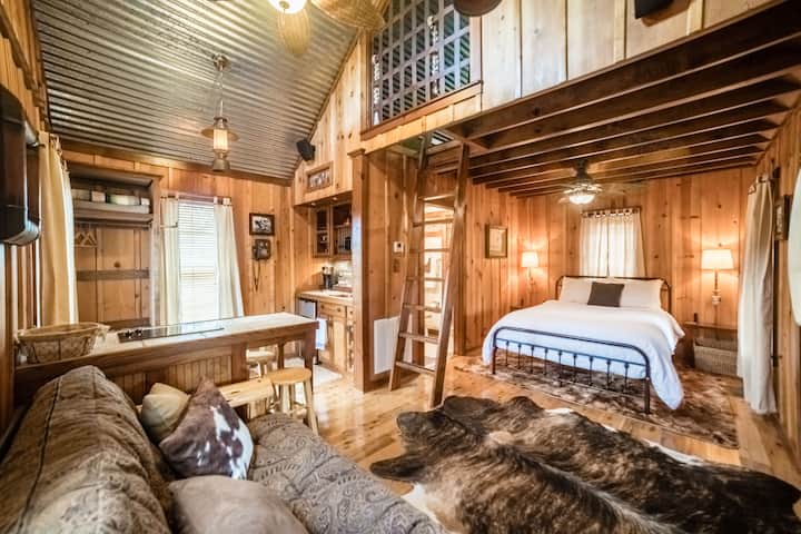 Rustic Cabin - Fredericksburg, TX