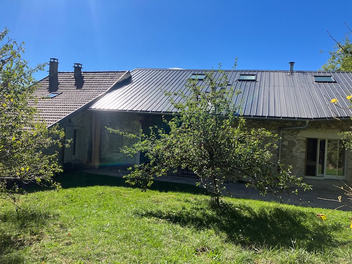 Maison En Pierre Hébergeant 13 Personnes. - Hauteville-Lompnes
