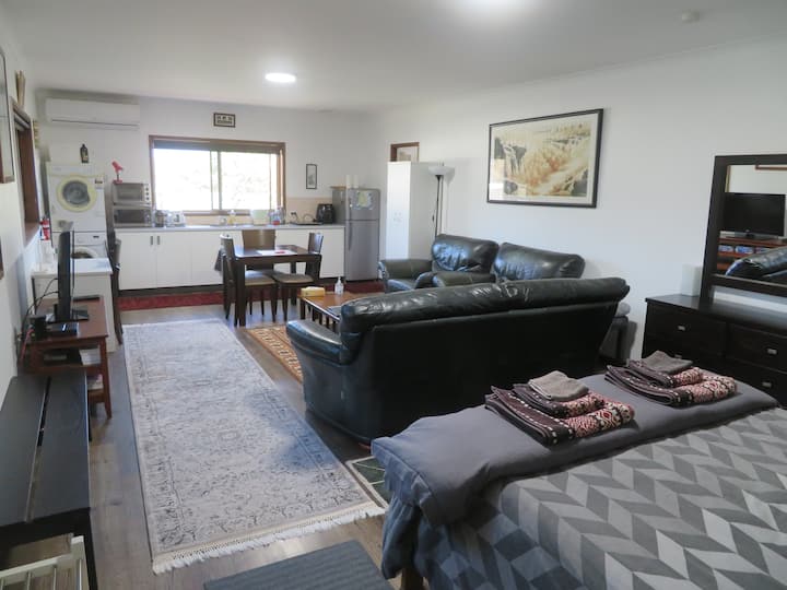 Private Studio Apartment - Eden Airbnb - South Coast