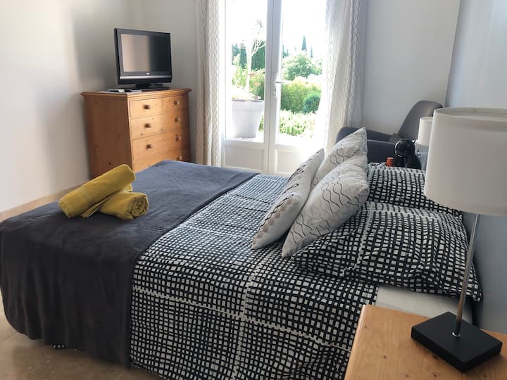 Chambre Privée Avec Salle De Bain à Lorgues (Var) - Lorgues