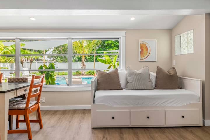 Orange Oasis: Clean, Heated Pool, Near Beaches. - Bradenton, FL