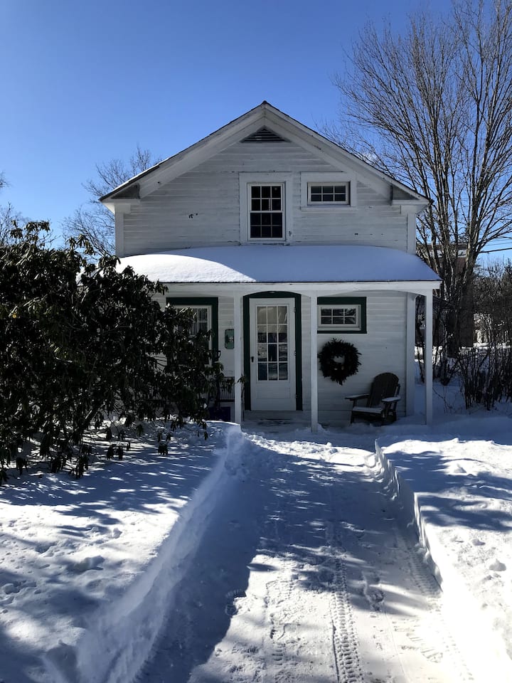 Cozy Poultney Village Apartment - Vermont