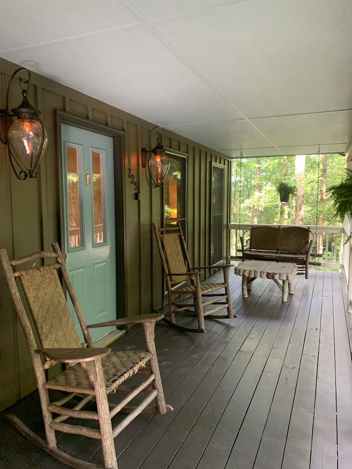 Cozy Farm House Minutes To Downtown Highlands - Highlands, NC