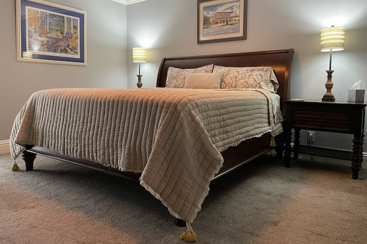 Private Guest Suite; Private Entry/living/bed/bath - Delray Beach, FL