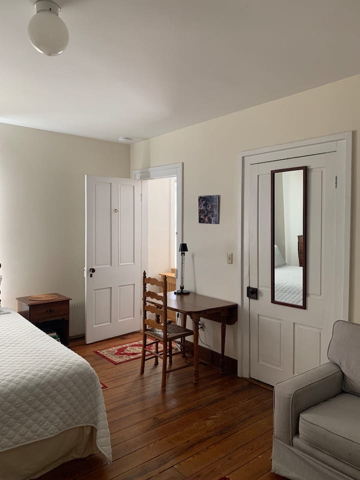Spacious, Sunny, 1 Bedroom Suite/downtown/uva - Charlottesville, VA