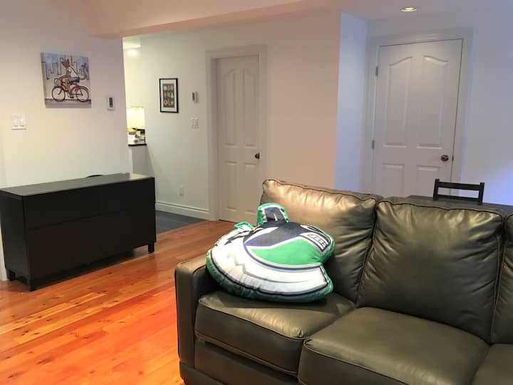 Spacious Basement Suite In North Vancouver - North Vancouver