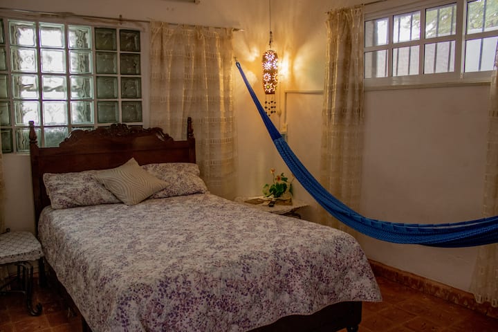 La Casa De Rosi  (Netflix, Hammock & Patio) - Valladolid