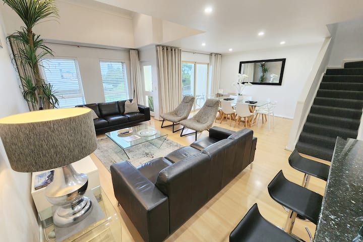 Huge Four Bedrooms/two Baths City With Free Car Park - Glenelg