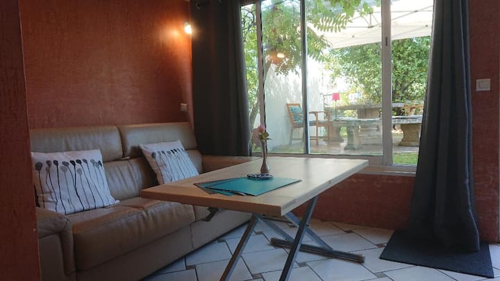 Chambre Et Salon Sur Jardin Arboré - Auvergne