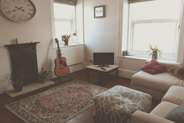 Swanage Central Apartment With Sea Views - Dorset