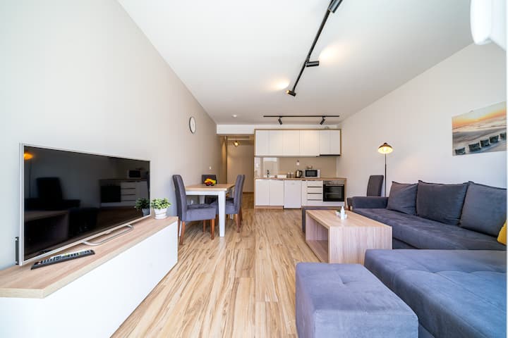 103 Two Bedroom Apt, 750m From Sea, Parking, Pool - Budva