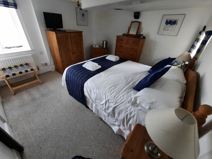 4 King Room With En Suite Includes Breakfast - Honiton