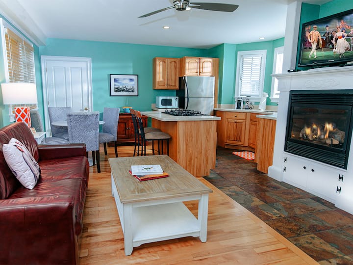 Bella: Central Ocean-themed Condo - Provincetown, MA