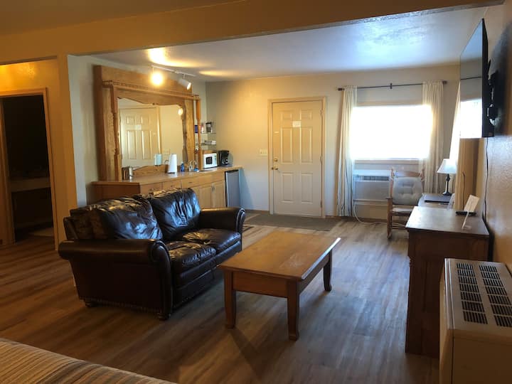Caramella Room At Kerbyville Inn - Cave Junction, OR