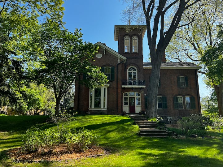 Woodlawn Carriage House Apartment - Ann Arbor, MI